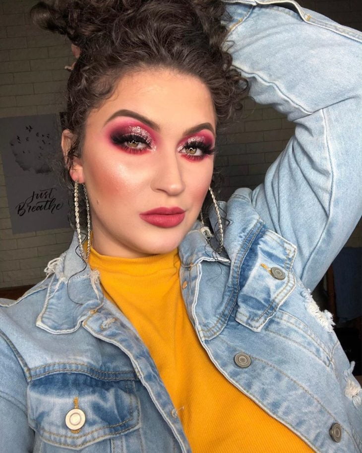 Cut crease: 15 ideias e o PASSO A PASSO desse truque de maquiagem