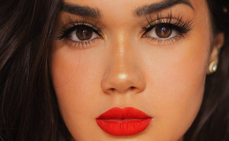 Cílios postiços: dicas imperdíveis para um olhar poderoso