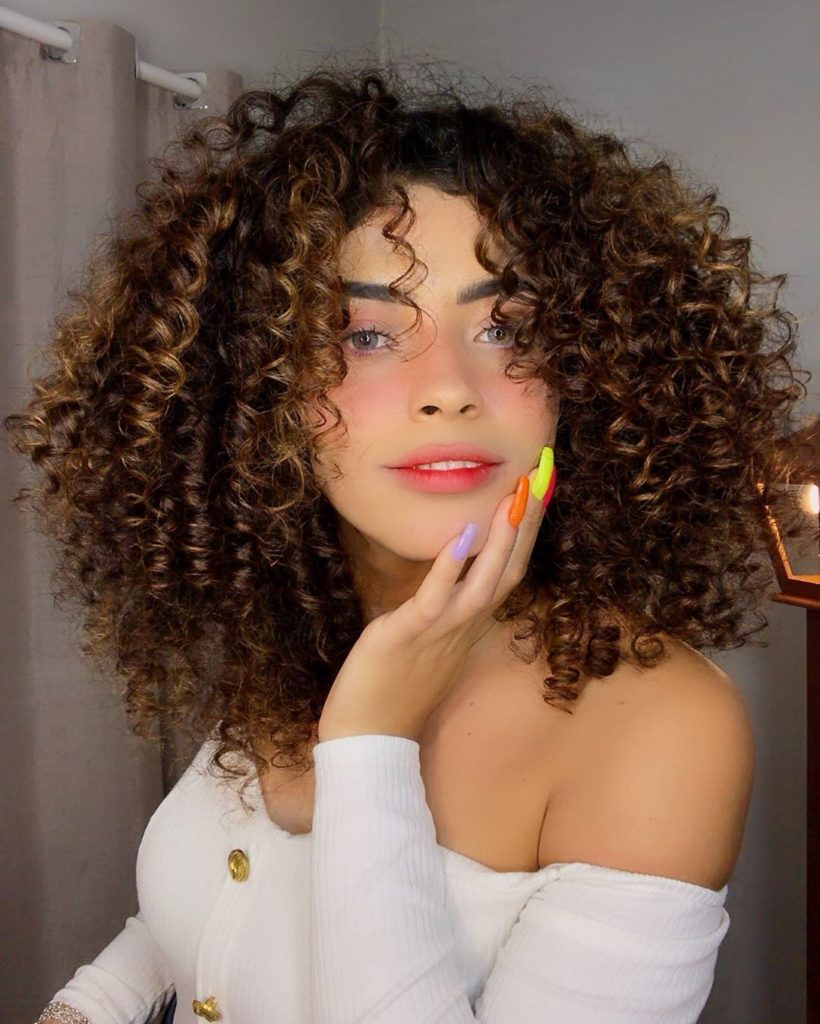 Corte de cabelo cacheado: 70 ideias para soltar os cachos