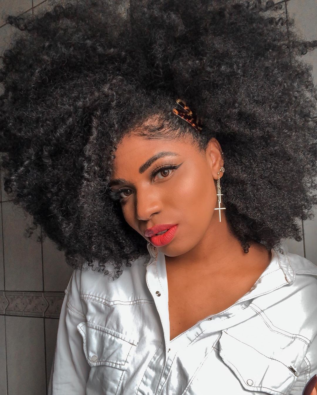 Penteados afros: 80 fotos cheias de estilo e significado para arrasar