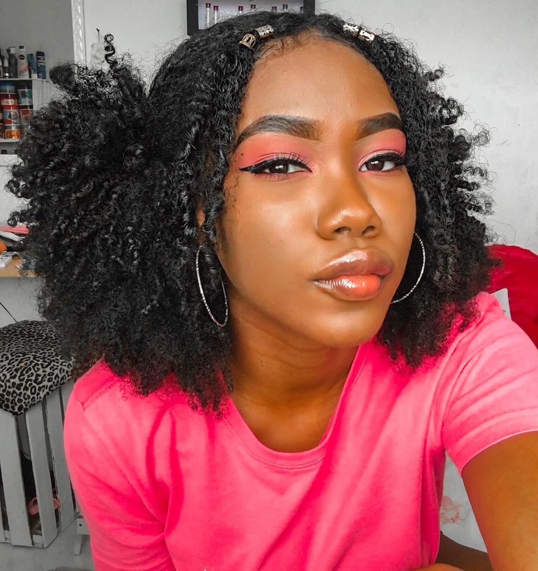 Penteados afros: 80 fotos cheias de estilo e significado para arrasar