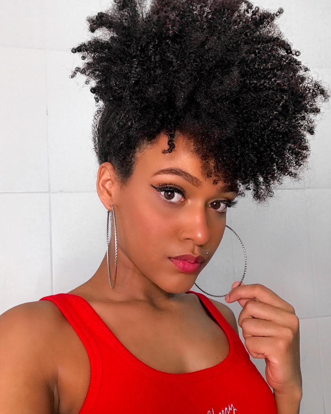 Penteados afros: 80 fotos cheias de estilo e significado para arrasar