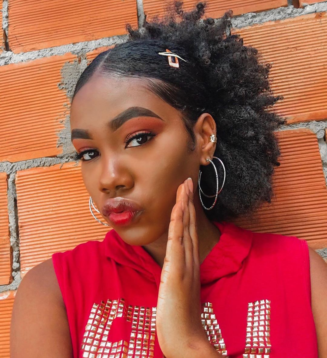 Penteados afros: 80 fotos cheias de estilo e significado para arrasar