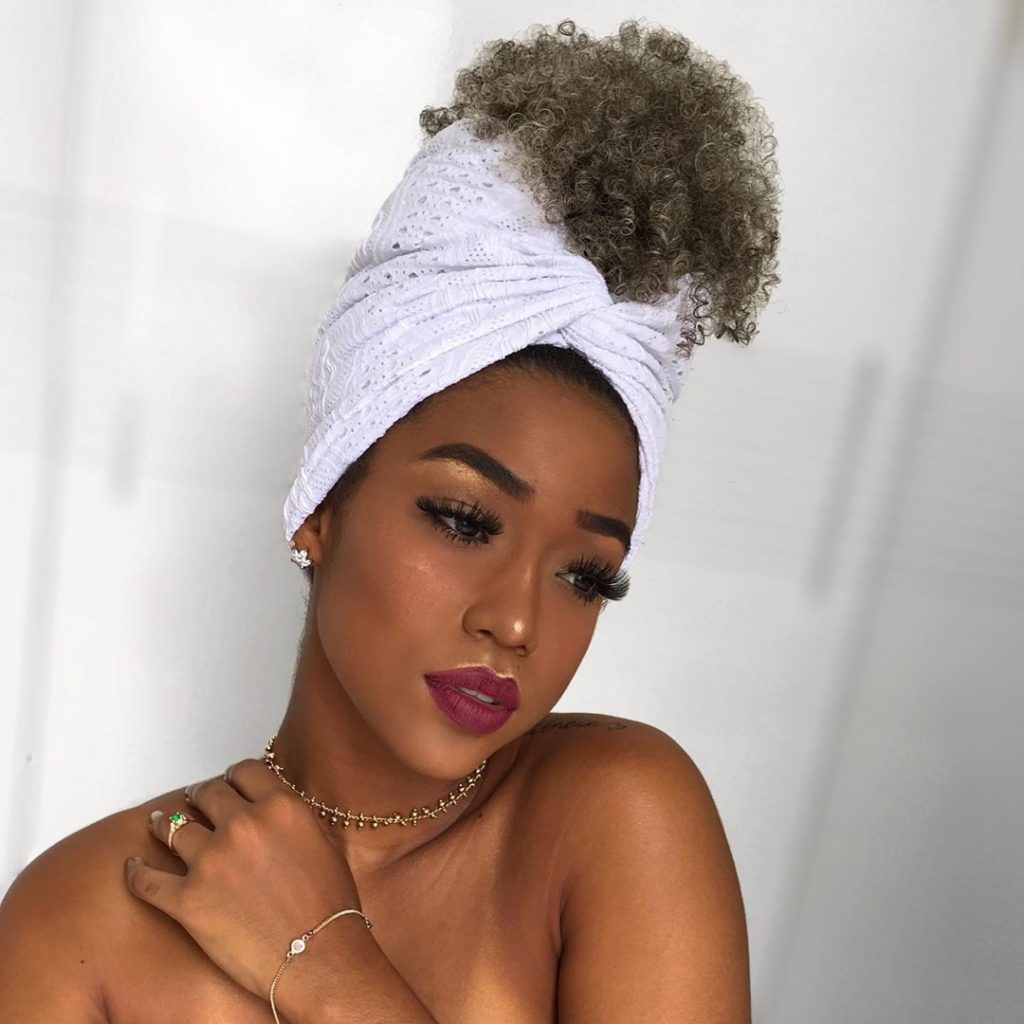 Penteados afros: 80 fotos cheias de estilo e significado para arrasar