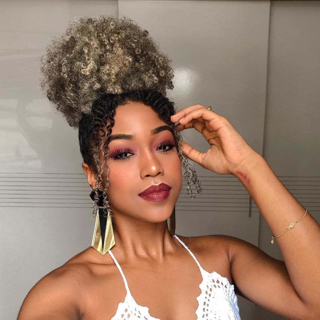 Penteados afros: 80 fotos cheias de estilo e significado para arrasar