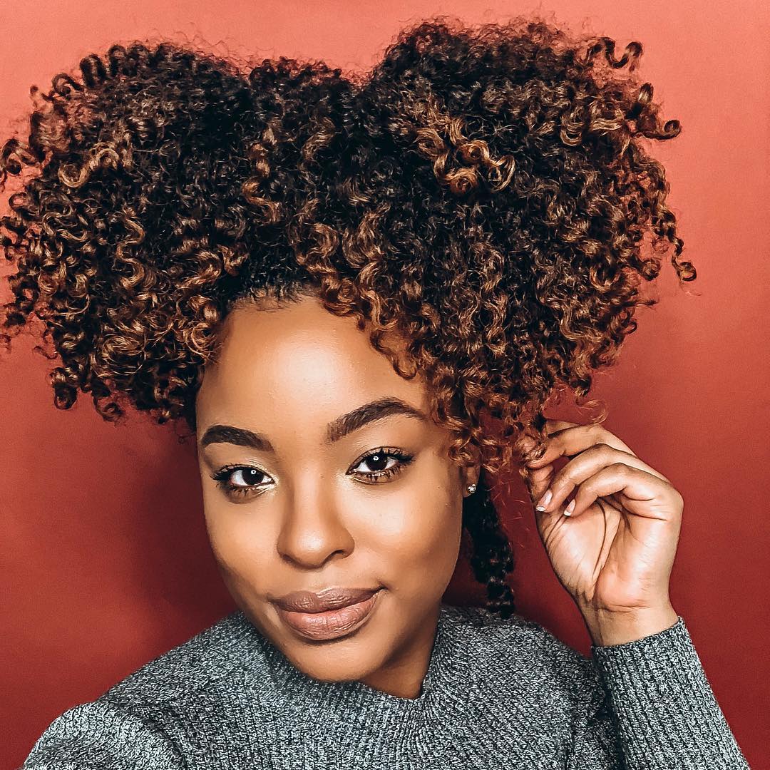 Penteados afros: 80 fotos cheias de estilo e significado para arrasar