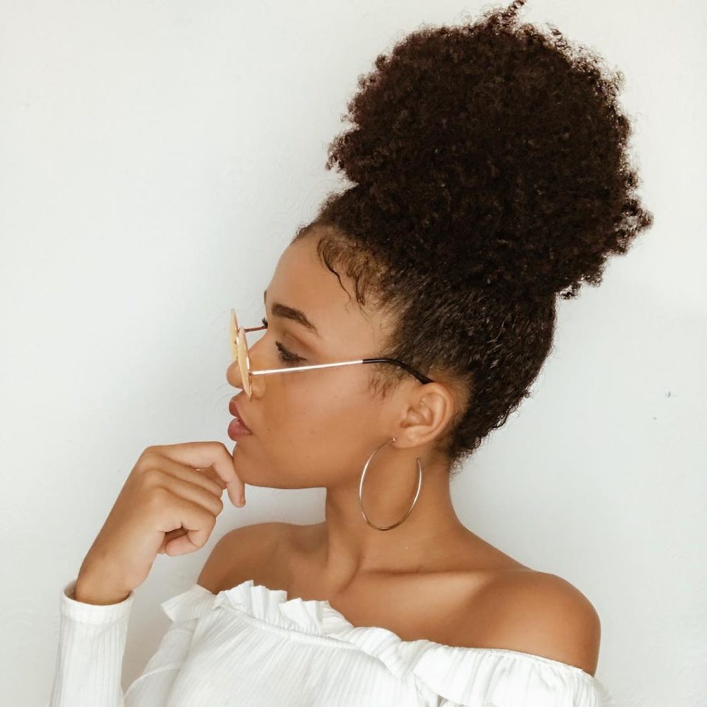 Penteados afros: 80 fotos cheias de estilo e significado para arrasar
