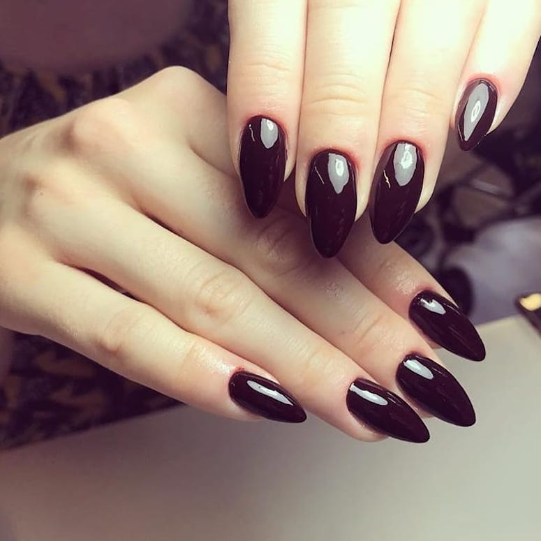 40 ideias de unhas simples para completar o visual facilmente