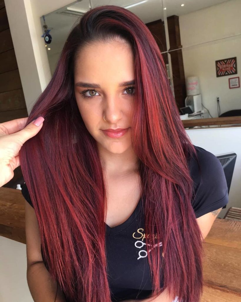 Cabelo marsala: conheça a cor do momento que é puro estilo