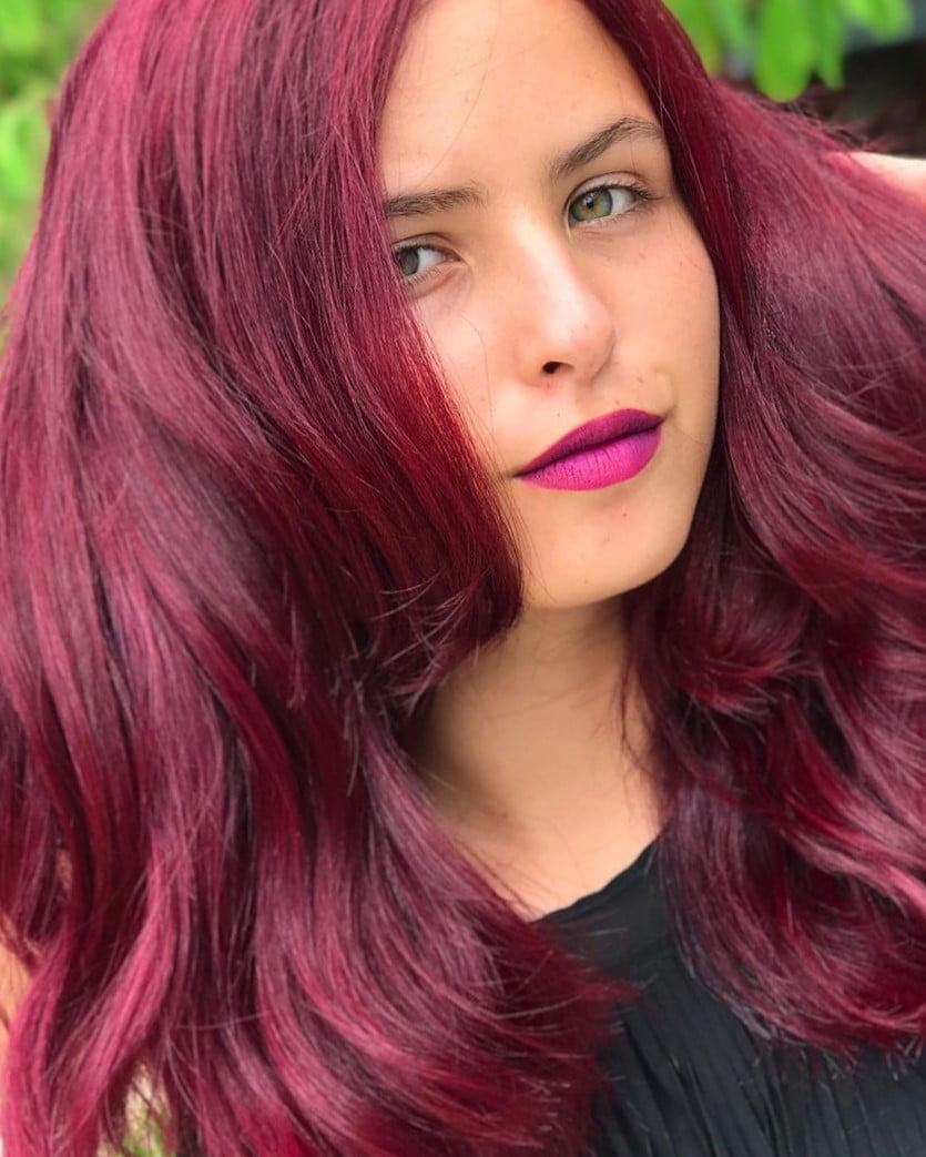 Cabelo marsala: conheça a cor do momento que é puro estilo