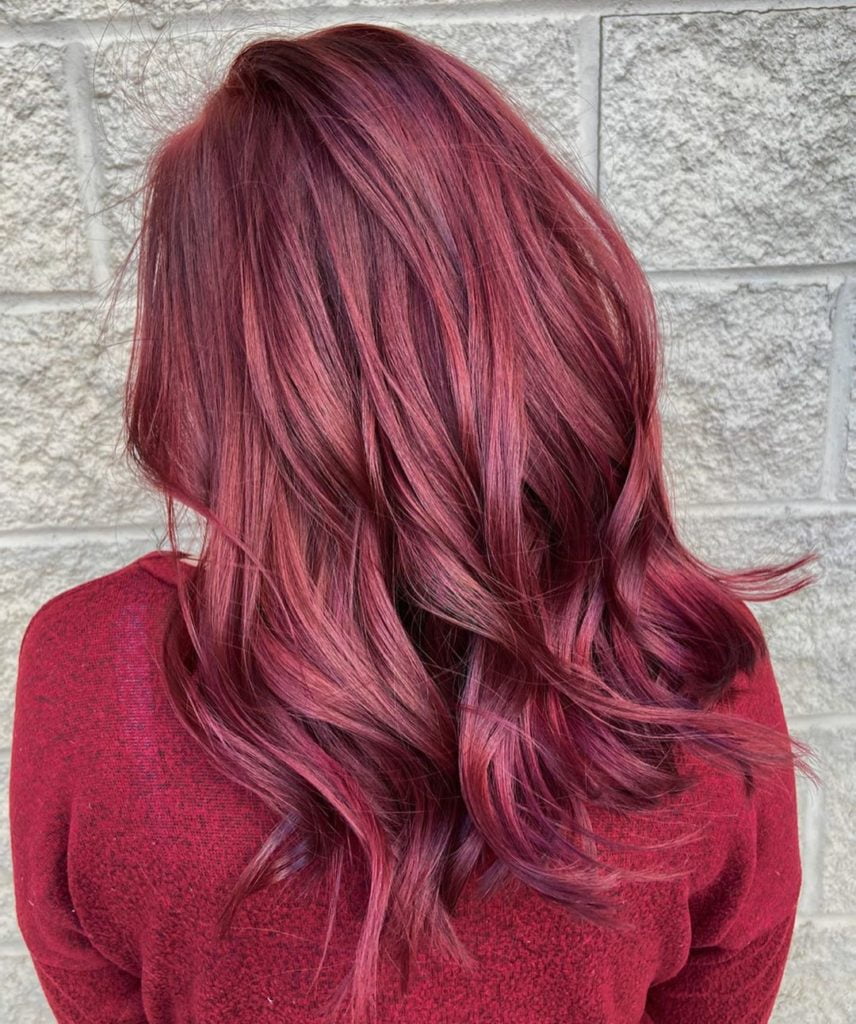 Cabelo marsala: conheça a cor do momento que é puro estilo