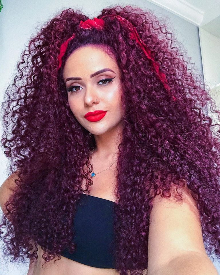 Cabelo marsala: conheça a cor do momento que é puro estilo