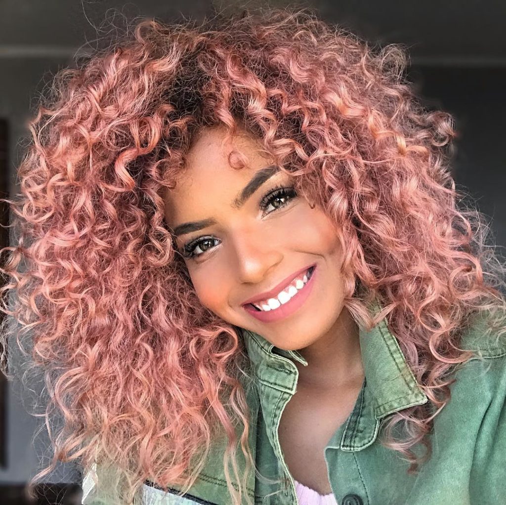 Cabelo rosa pastel: saiba como adotar o tom da moda