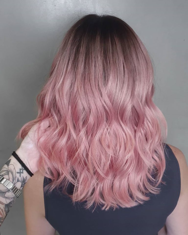 Cabelo rosa pastel: saiba como adotar o tom da moda