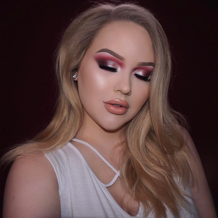 Maquiagem rosa: 40 FOTOS e passo a passo para acertar na produção