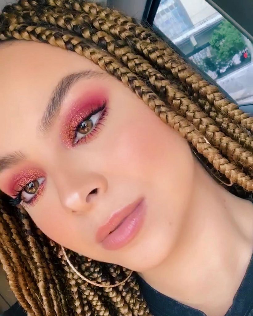 Maquiagem rosa: 40 FOTOS e passo a passo para acertar na produção