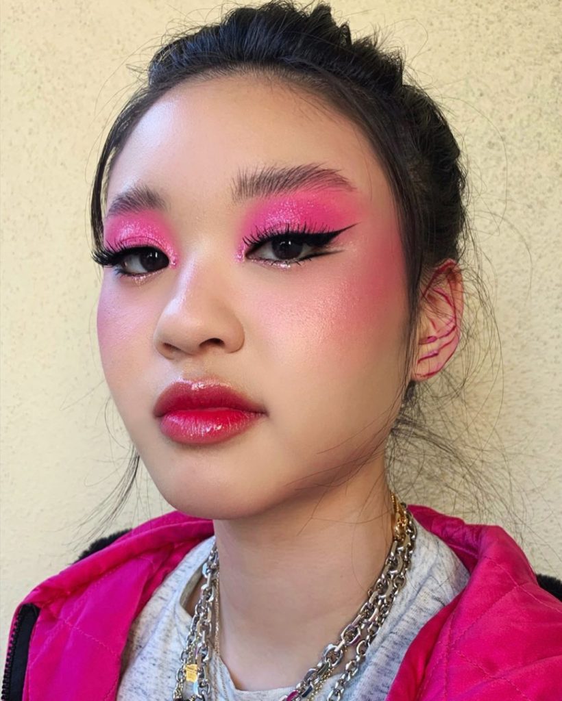 Maquiagem rosa: 40 FOTOS e passo a passo para acertar na produção