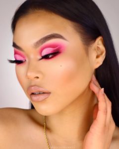 Maquiagem rosa: 40 FOTOS e passo a passo para acertar na produção