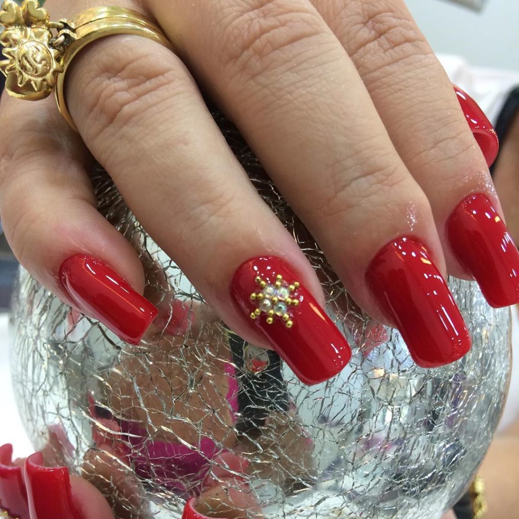 Unhas decoradas vermelhas: 40 ideias marcantes para todos os estilos