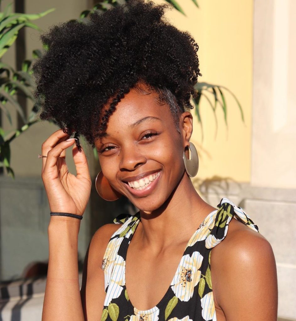 Cabelo crespo curto: 60 ideias para arrasar e desapegar dos fios longos