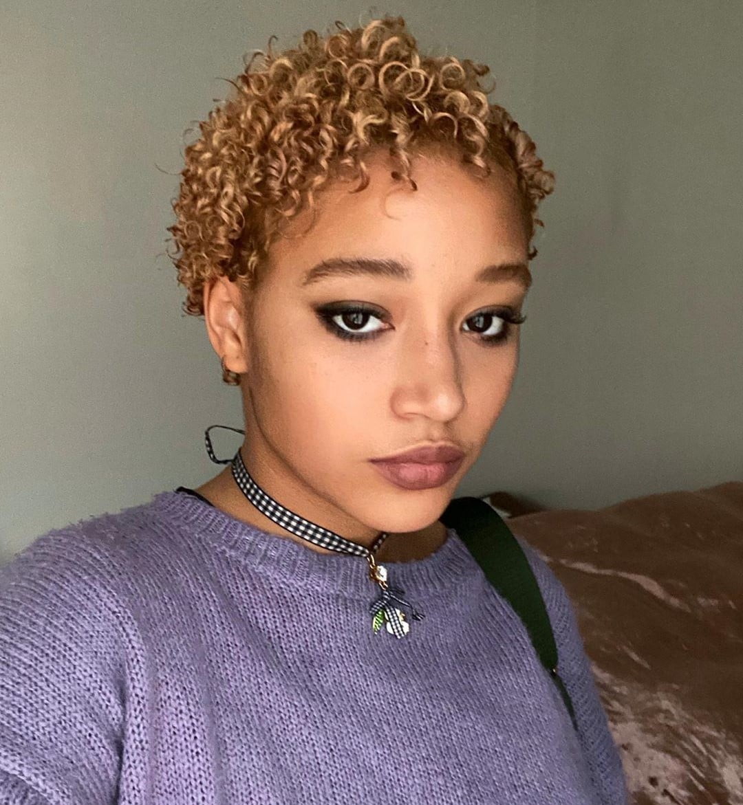 Cabelo crespo curto: 60 ideias para arrasar e desapegar dos fios longos