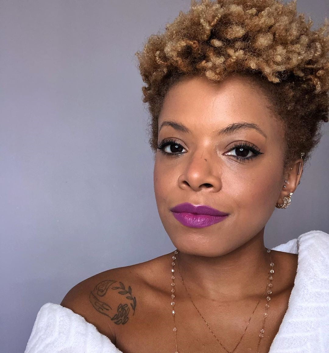 Cabelo crespo curto: 60 ideias para arrasar e desapegar dos fios longos