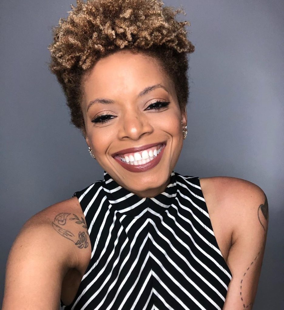 Cabelo crespo curto: 60 ideias para arrasar e desapegar dos fios longos