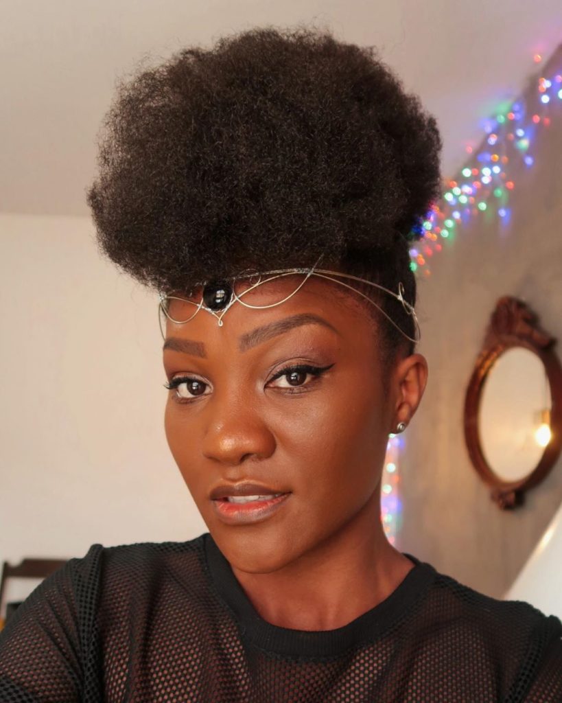 Cabelo crespo curto: 60 ideias para arrasar e desapegar dos fios longos