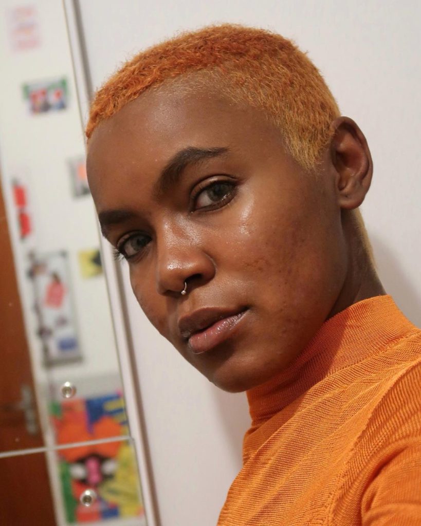 Cabelo crespo curto: 60 ideias para arrasar e desapegar dos fios longos