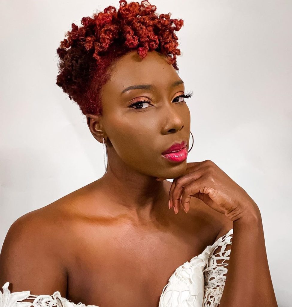 Cabelo crespo curto: 60 ideias para arrasar e desapegar dos fios longos