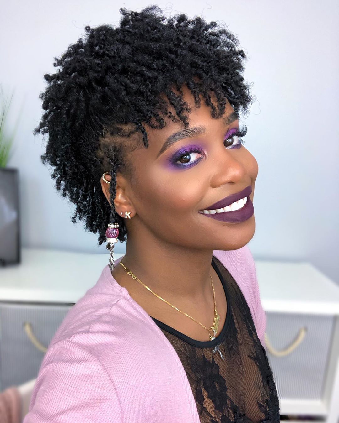 Cabelo crespo curto: 60 ideias para arrasar e desapegar dos fios longos