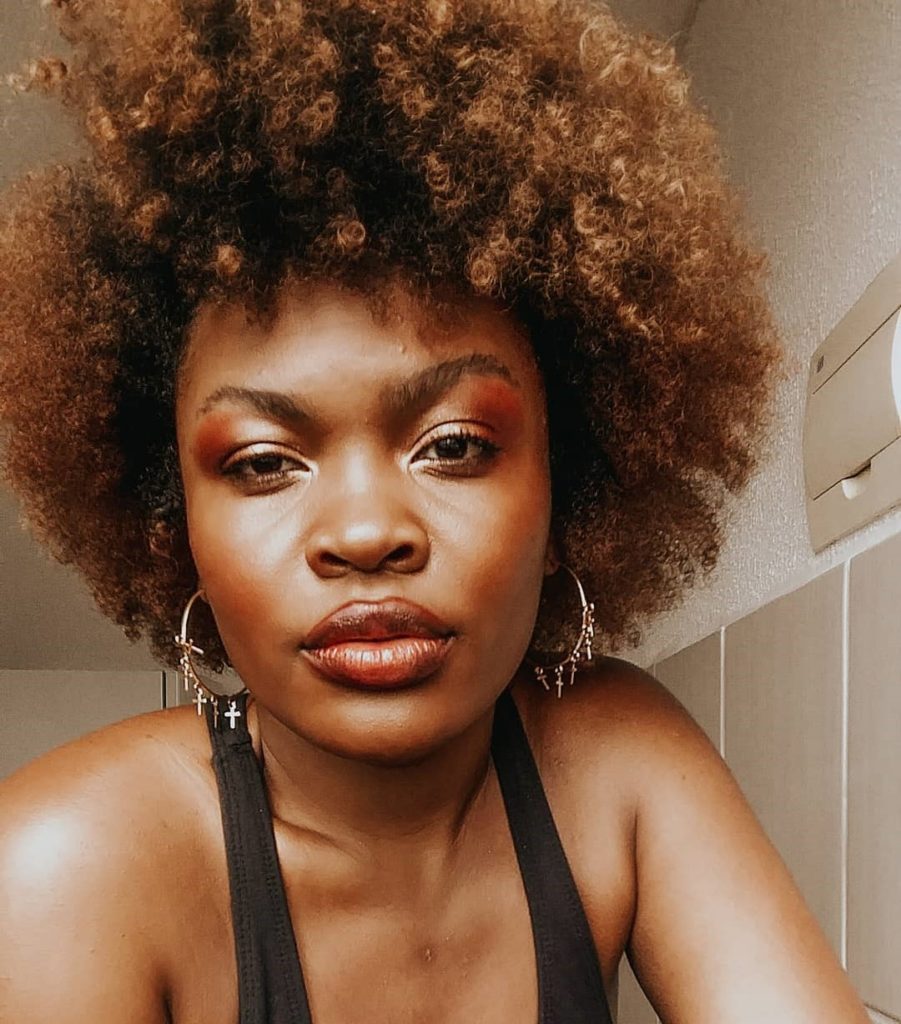 Cabelo crespo curto: 60 ideias para arrasar e desapegar dos fios longos