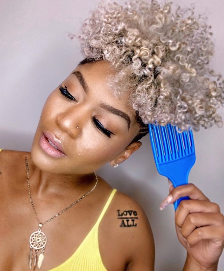 Cabelo crespo curto: 60 ideias para arrasar e desapegar dos fios longos