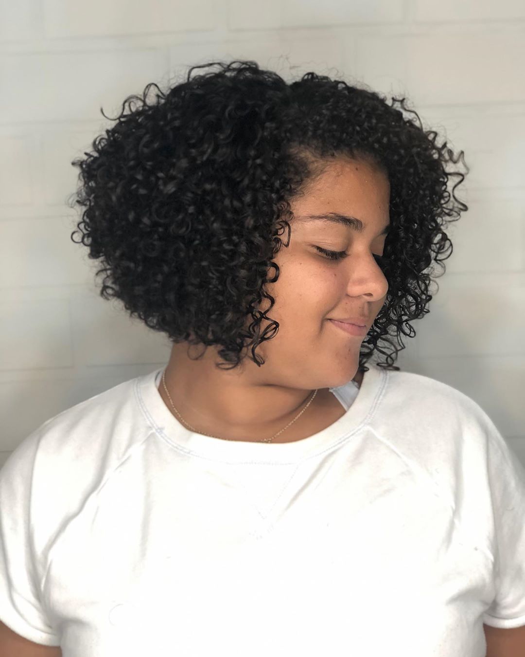 Cabelo crespo curto: 60 ideias para arrasar e desapegar dos fios longos