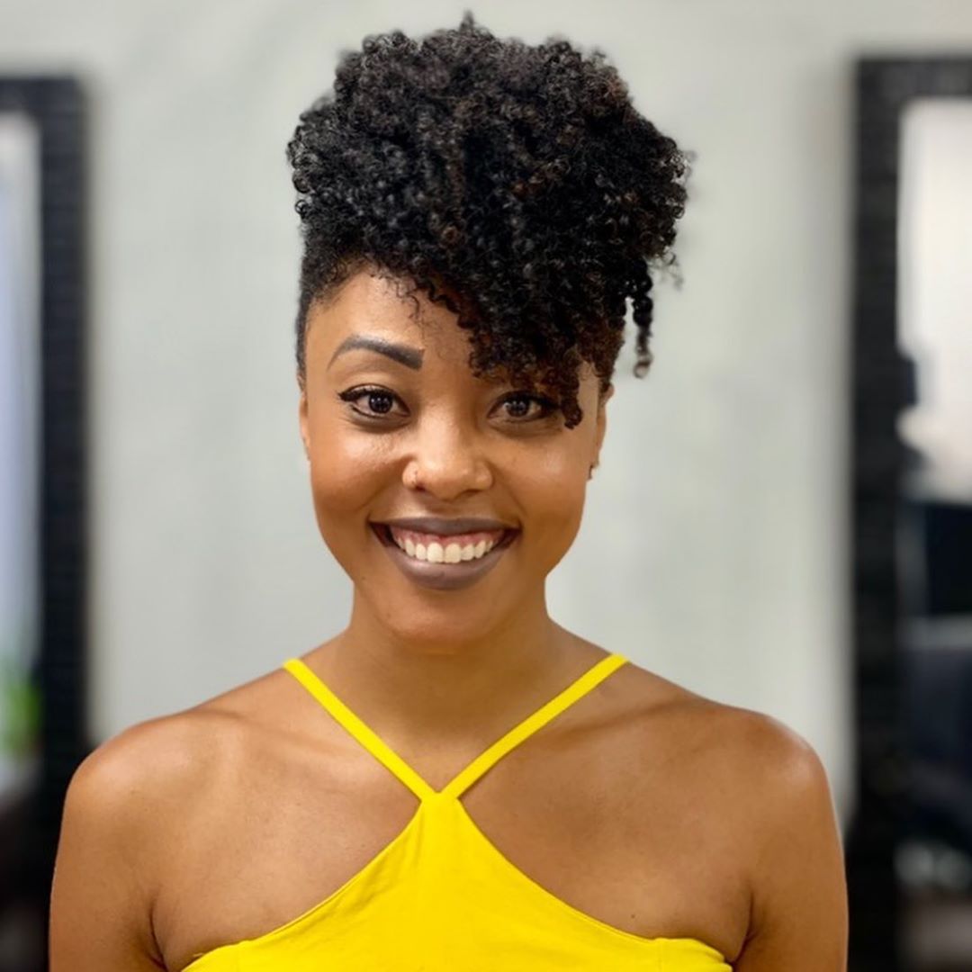 Cabelo crespo curto: 60 ideias para arrasar e desapegar dos fios longos