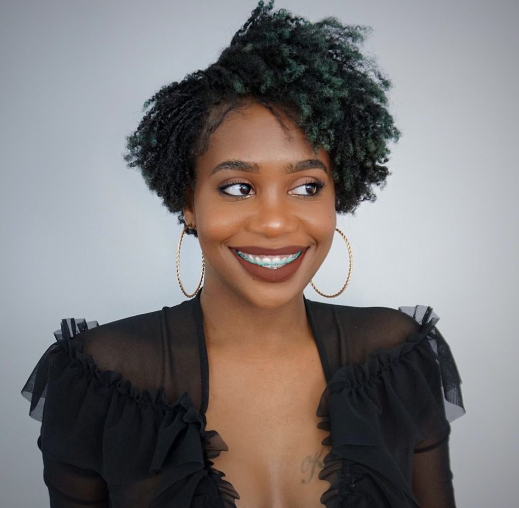 Cabelo crespo curto: 60 ideias para arrasar e desapegar dos fios longos