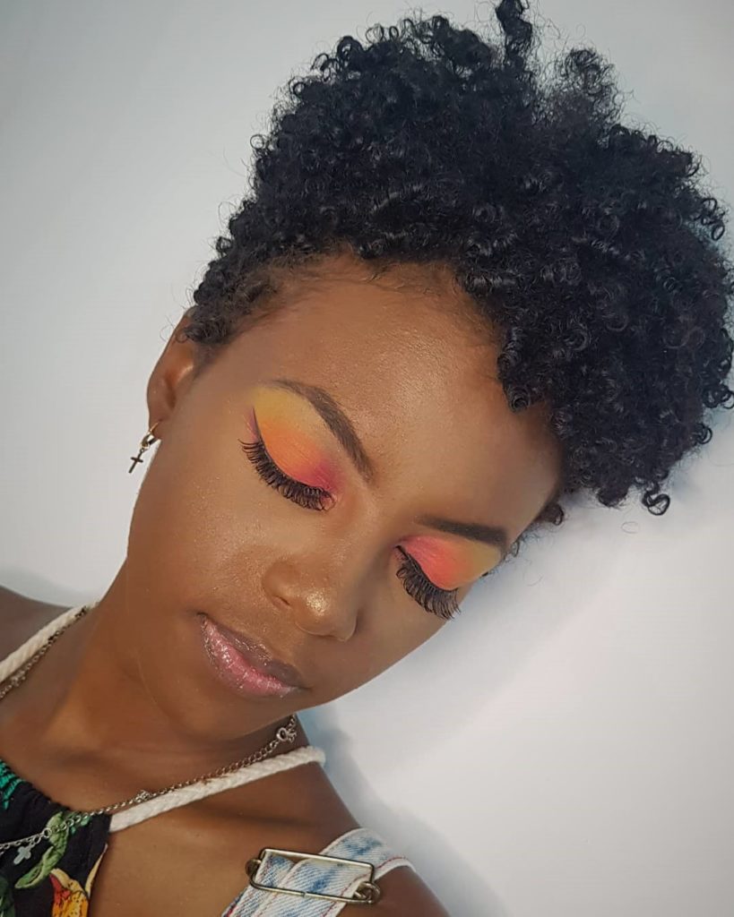 Cabelo crespo curto: 60 ideias para arrasar e desapegar dos fios longos