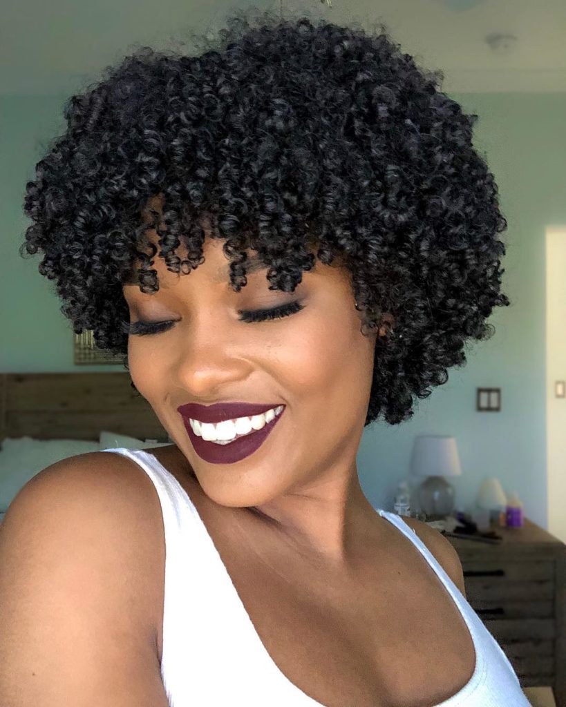 Cabelo crespo curto: 60 ideias para arrasar e desapegar dos fios longos