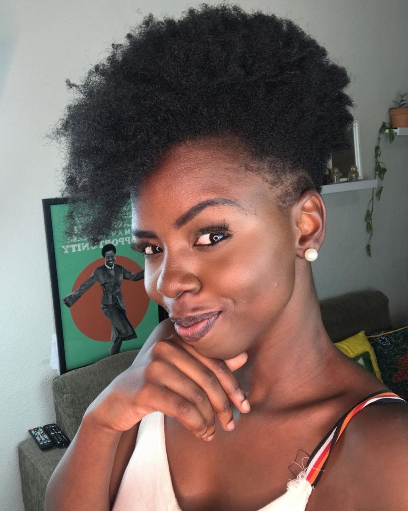 Cabelo crespo curto: 60 ideias para arrasar e desapegar dos fios longos