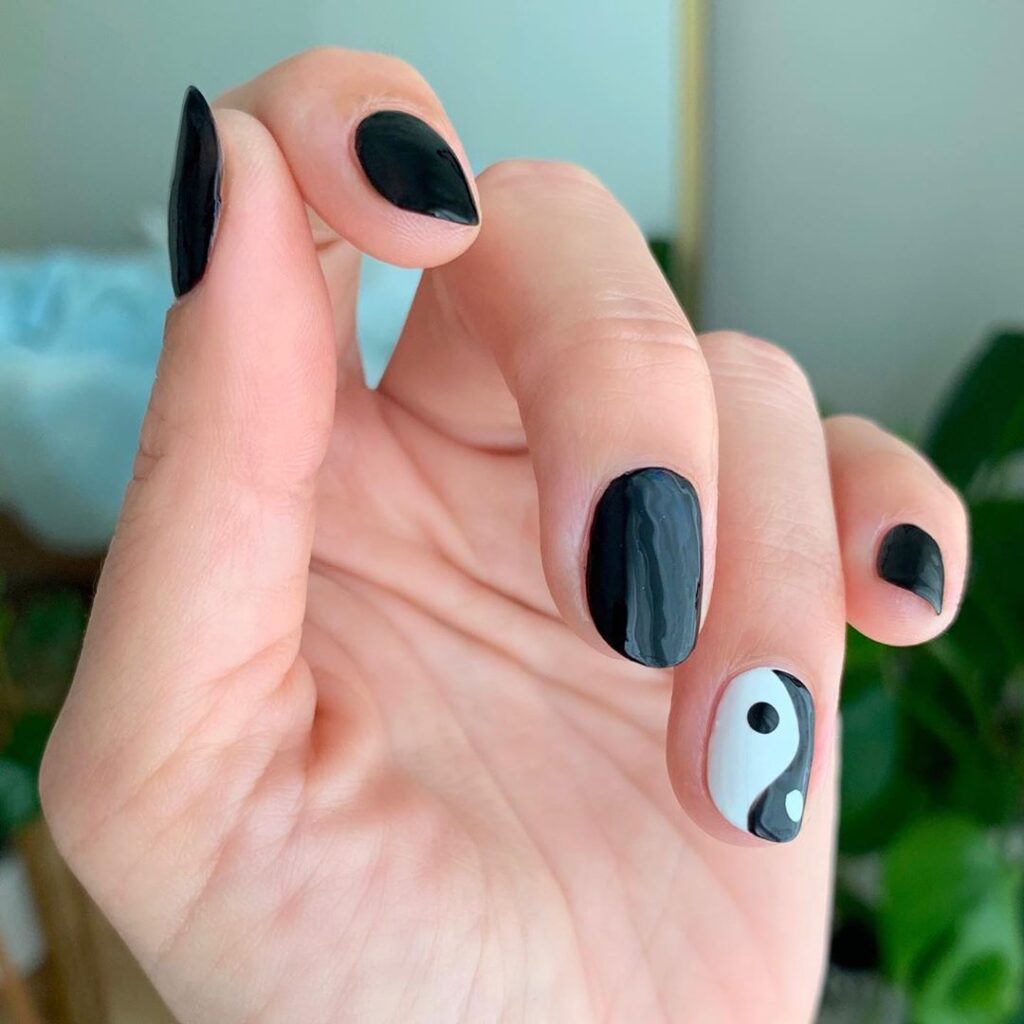 80 ideias de unhas decoradas pretas para ficar cheia de estilo