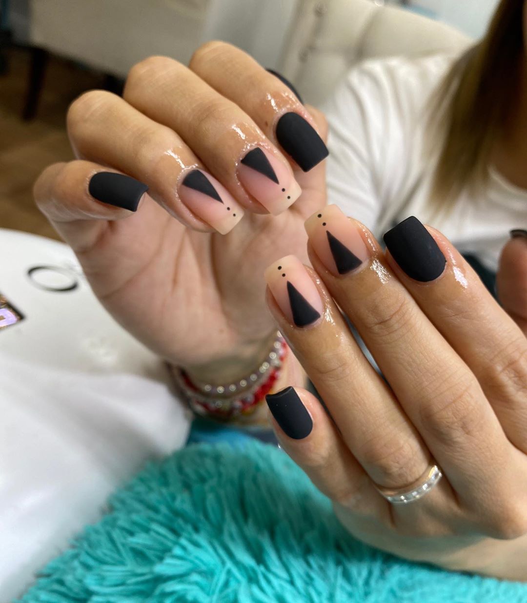 80 ideias de unhas decoradas pretas para ficar cheia de estilo