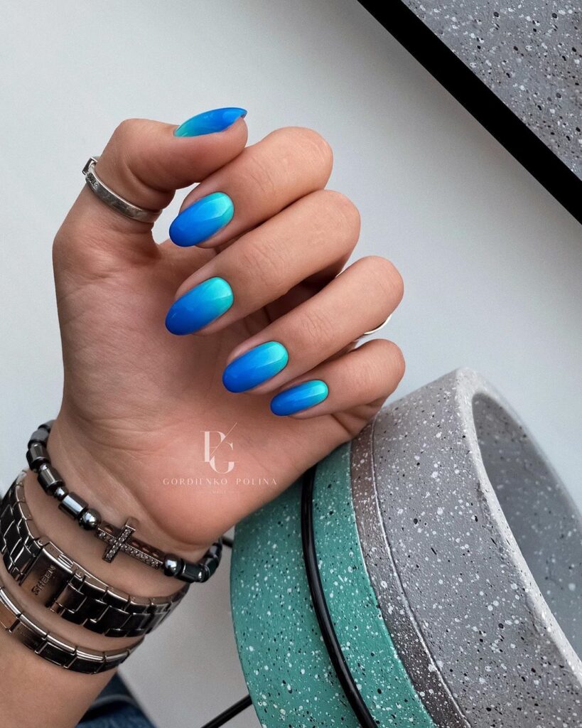 Unhas degradê: 80 FOTOS e passo a passo para apostar nessa nail art
