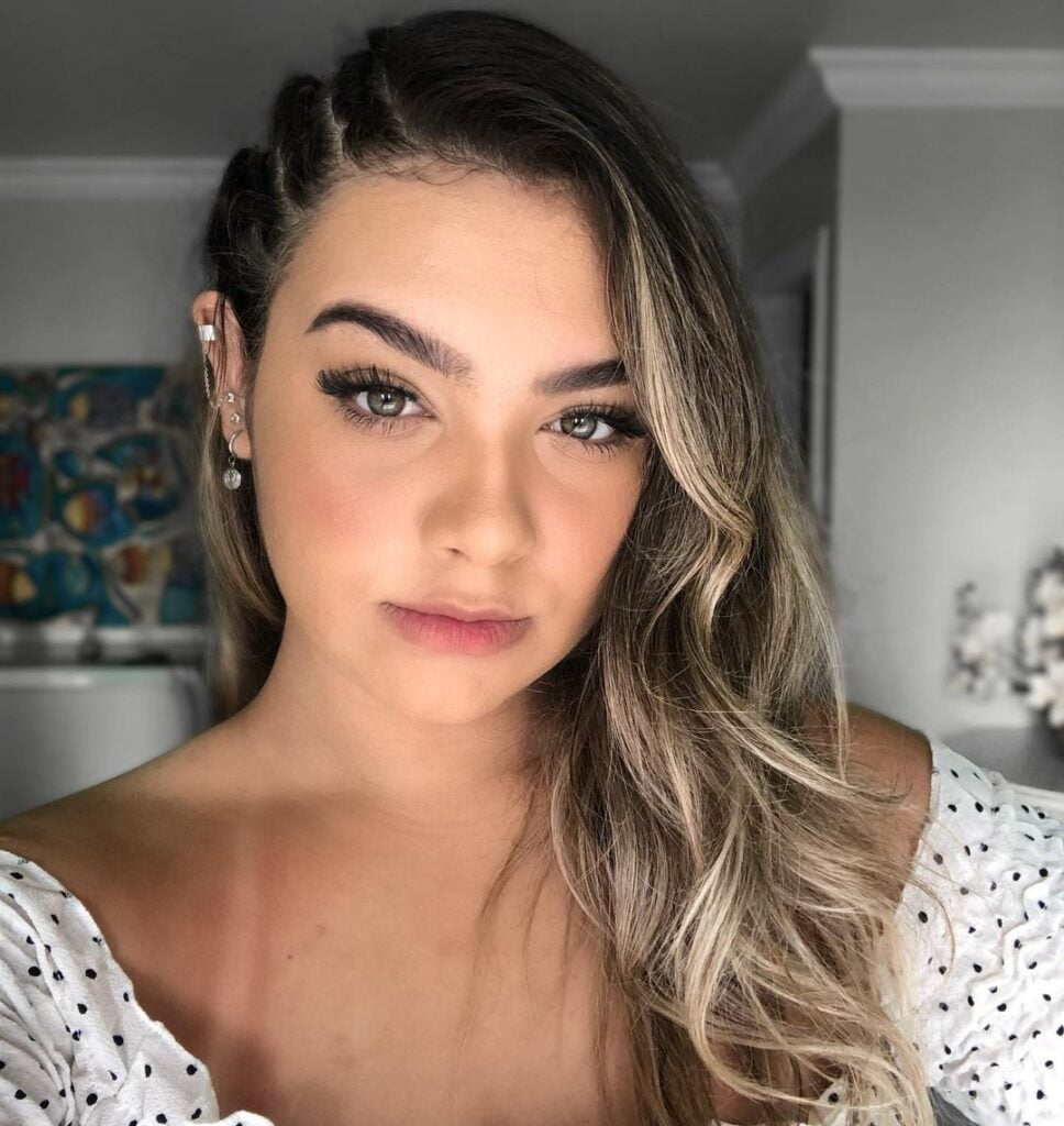 Trança lateral: 30 fotos + tutoriais desse penteado atemporal e chique