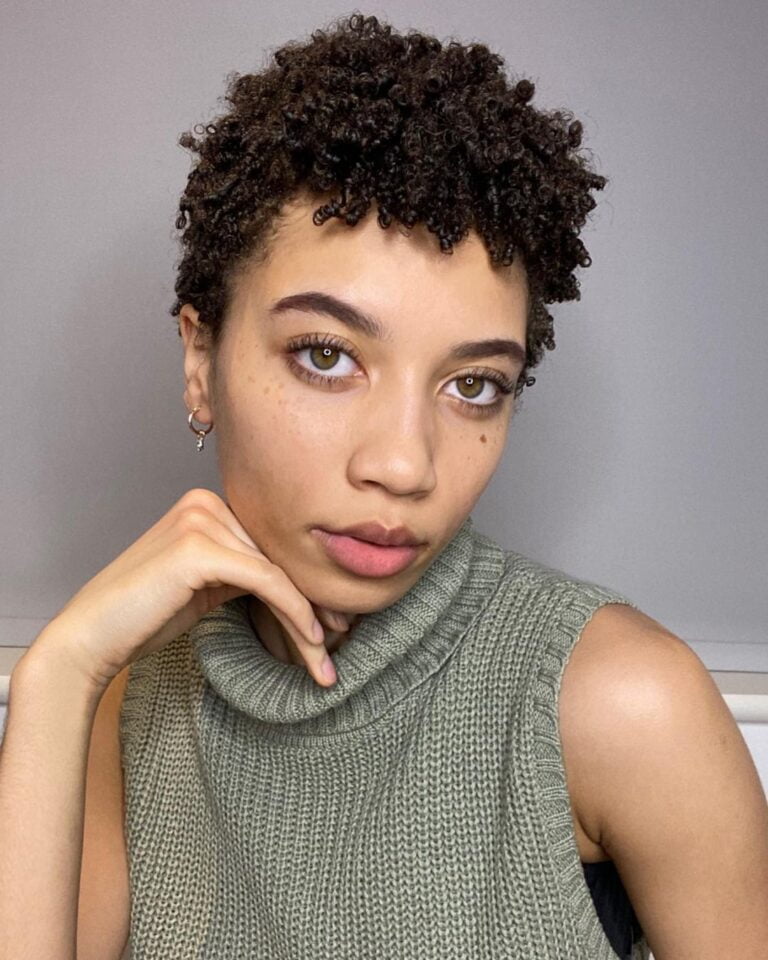 Pixie cut cacheado: 40 fotos incríveis, dicas e cuidados essenciais