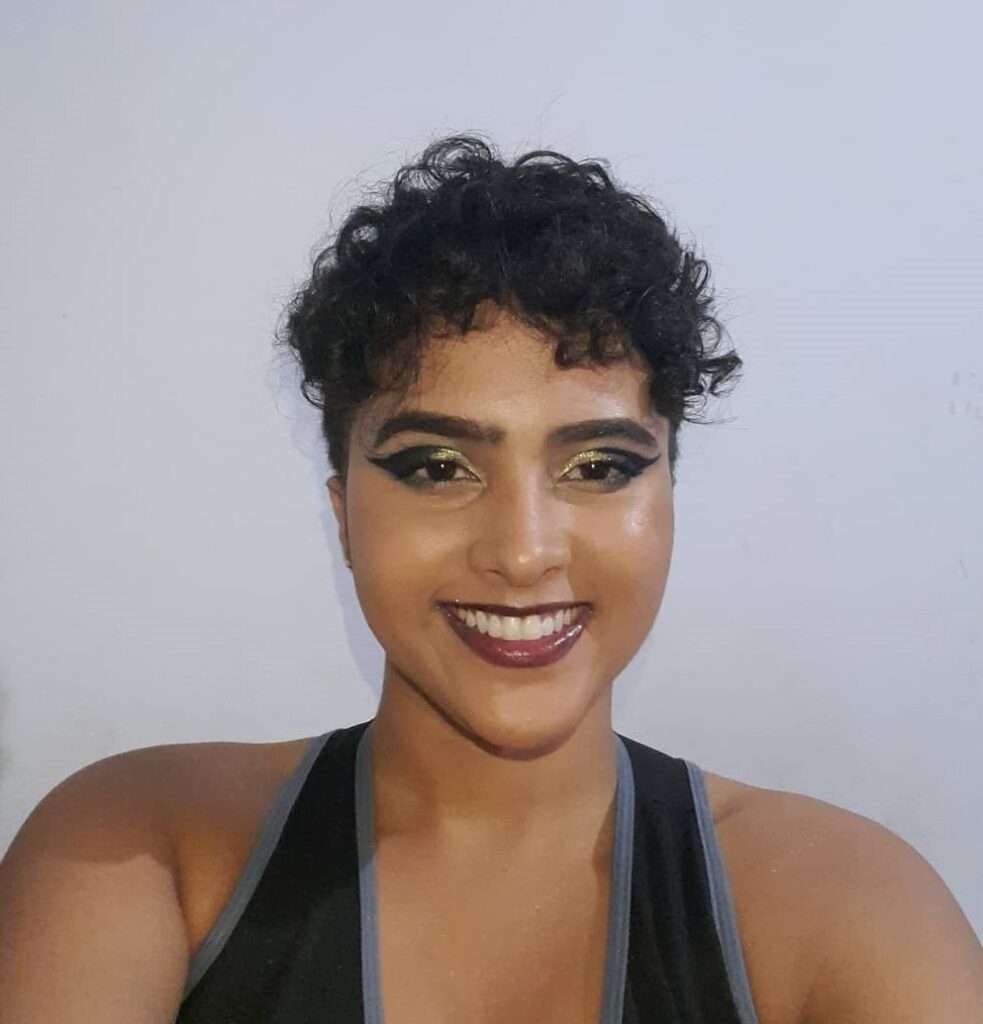 Pixie cut cacheado: 40 fotos incríveis, dicas e cuidados essenciais