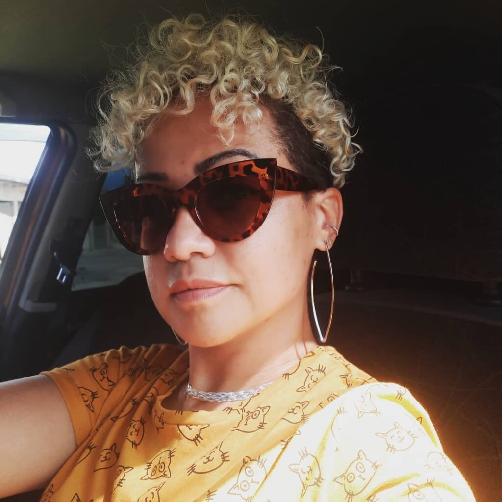 Pixie cut cacheado: 40 fotos incríveis, dicas e cuidados essenciais
