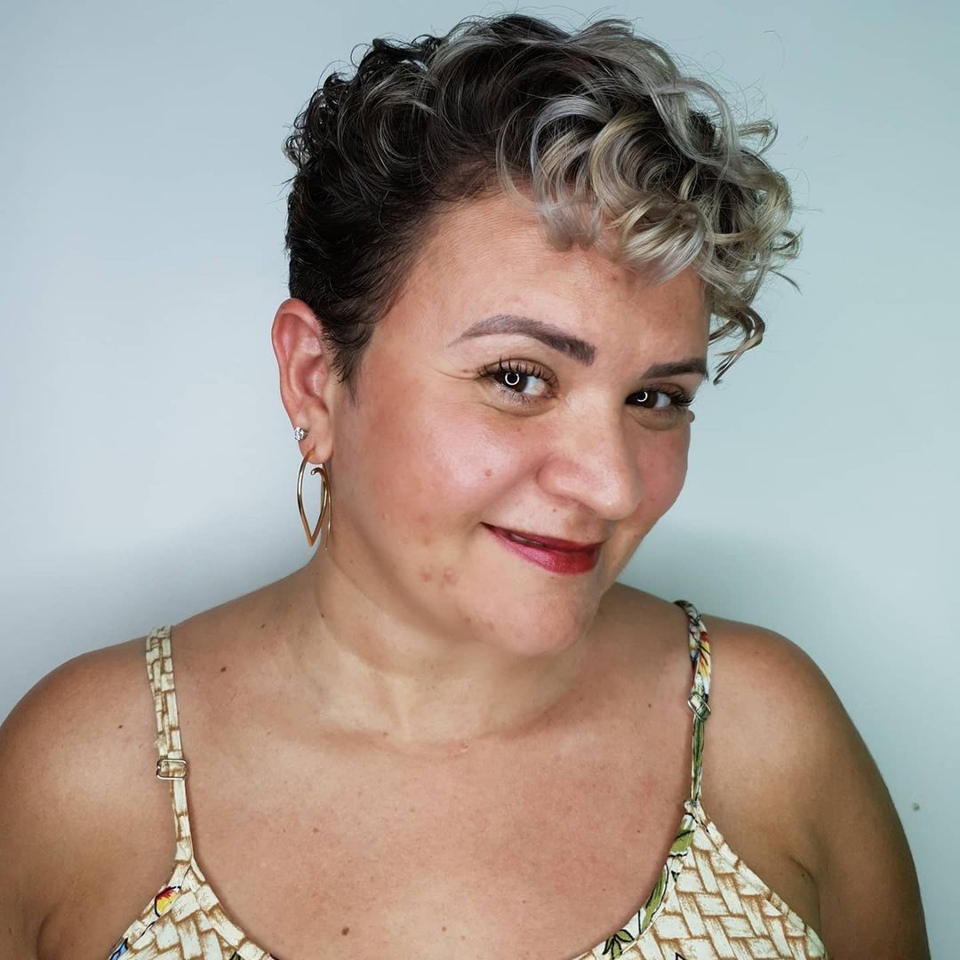 Pixie cut cacheado: 40 fotos incríveis, dicas e cuidados essenciais