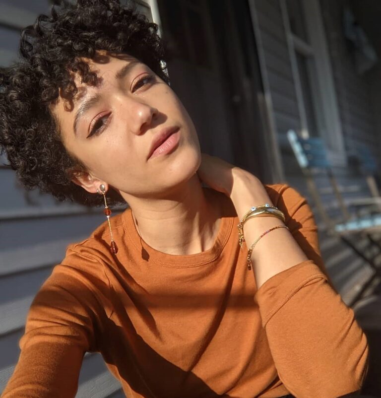 Pixie cut cacheado: 40 fotos incríveis, dicas e cuidados essenciais