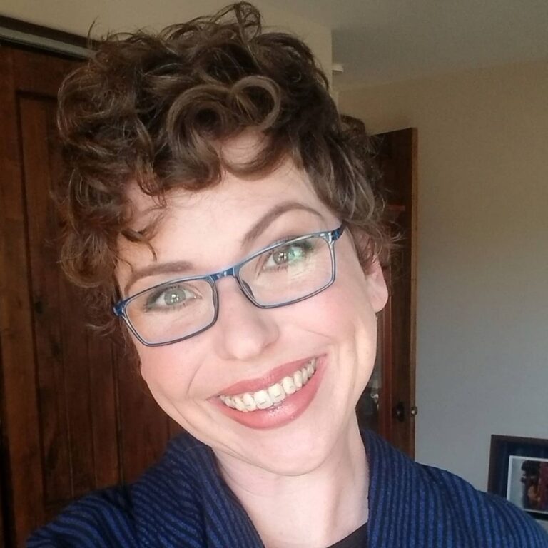Pixie cut cacheado: 40 fotos incríveis, dicas e cuidados essenciais