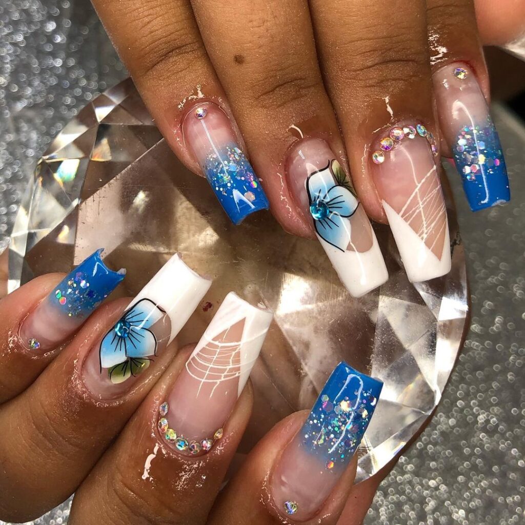 Unhas decoradas em azul: 60 inspirações e tutorias para explorar o tom